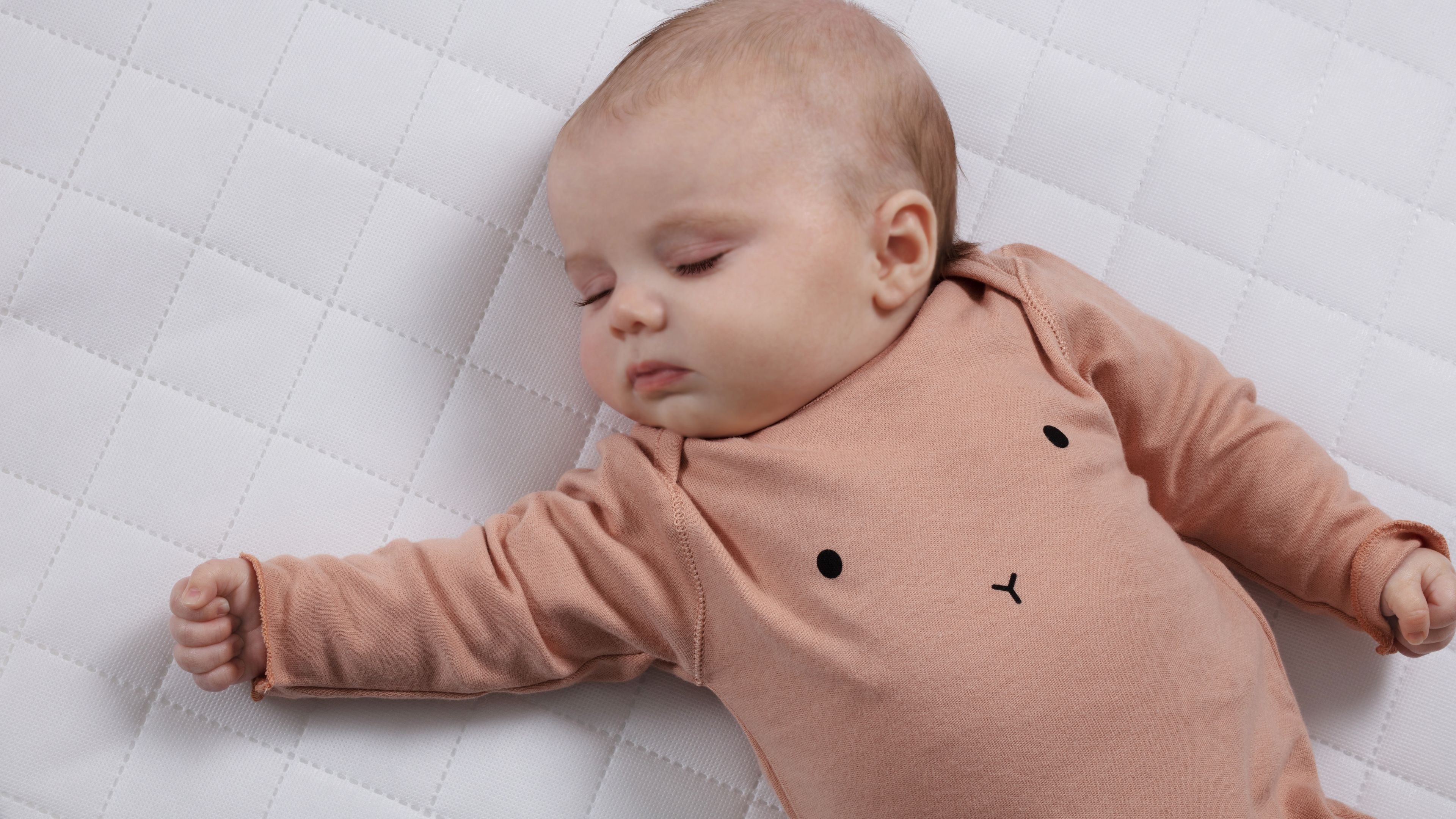 When to move a baby out of a Moses basket | Silver Cross UK